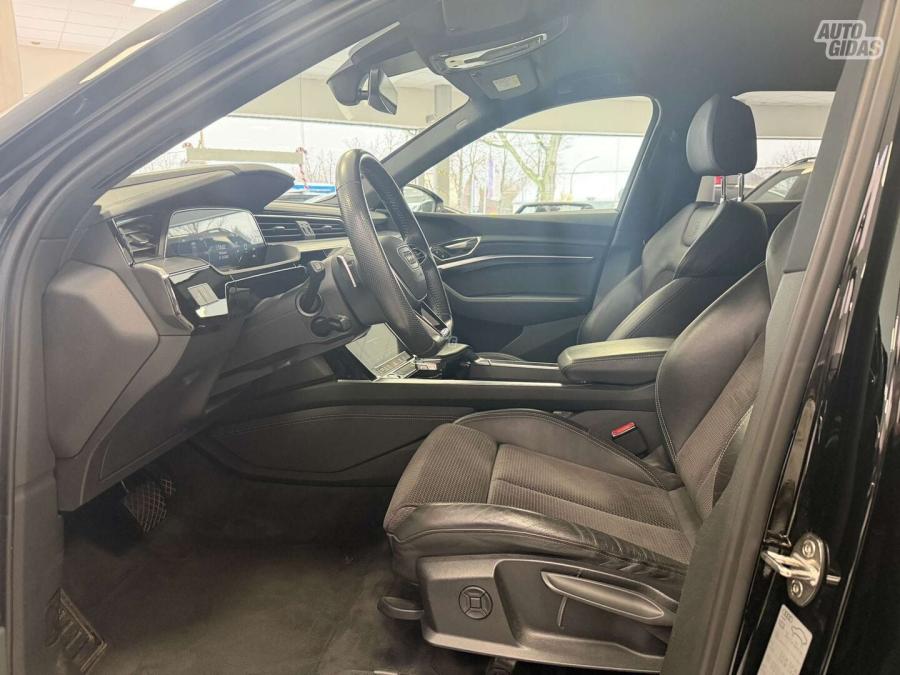 Black Audi E-Tron 2019 in Kaunas, with an engine capacity of 0.00 L and mileage of 67 thousand km for 31660 €, photo 9 on AUTOMOTO.COM.LV