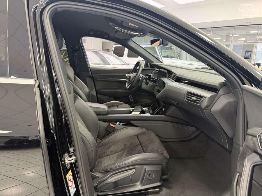 Black Audi E-Tron 2019 in Kaunas, with an engine capacity of 0.00 L and mileage of 67 thousand km for 31660 €, photo 14 on AUTOMOTO.COM.LV