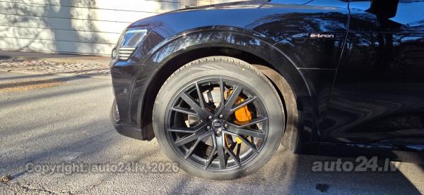 Melns Audi E-Tron 2020 Tallina, ar dzinēja tilpumu 0.00 L un nobraukumu 99 tūkst. km par 30500 €, foto 6 vietnē AUTOMOTO.COM.LV