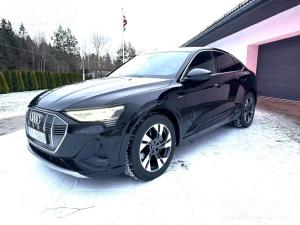 Black Audi E-Tron 2022 in Riga, with an engine capacity of 0.00 L and mileage of 37 thousand km for 33990 €, photo 4 on AUTOMOTO.COM.LV