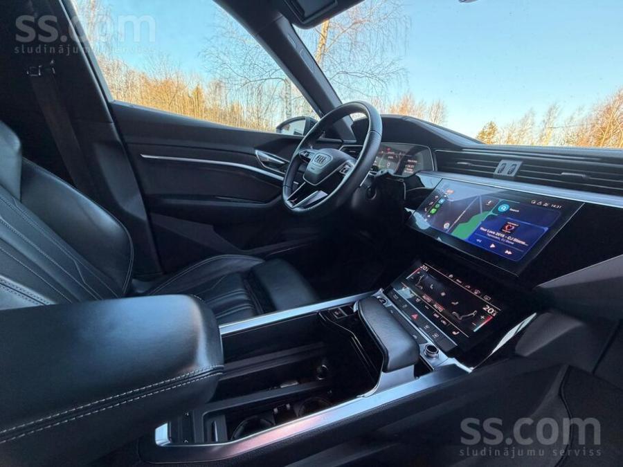 Black Audi E-Tron 2022 in Riga, with an engine capacity of 0.00 L and mileage of 37 thousand km for 33990 €, photo 6 on AUTOMOTO.COM.LV
