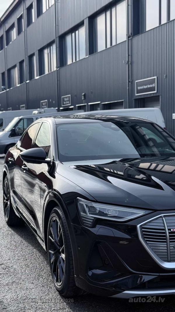 Melns Audi E-Tron 2022 Tallina, ar dzinēja tilpumu 0.00 L un nobraukumu 155 tūkst. km par 28900 €, foto 3 vietnē AUTOMOTO.COM.LV