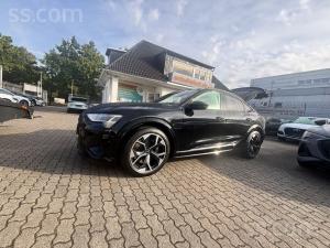 Melns Audi E-Tron 2022 Rīga, ar dzinēja tilpumu 0.00 L un nobraukumu 47 tūkst. km par 43000 €, foto  vietnē AUTOMOTO.COM.LV