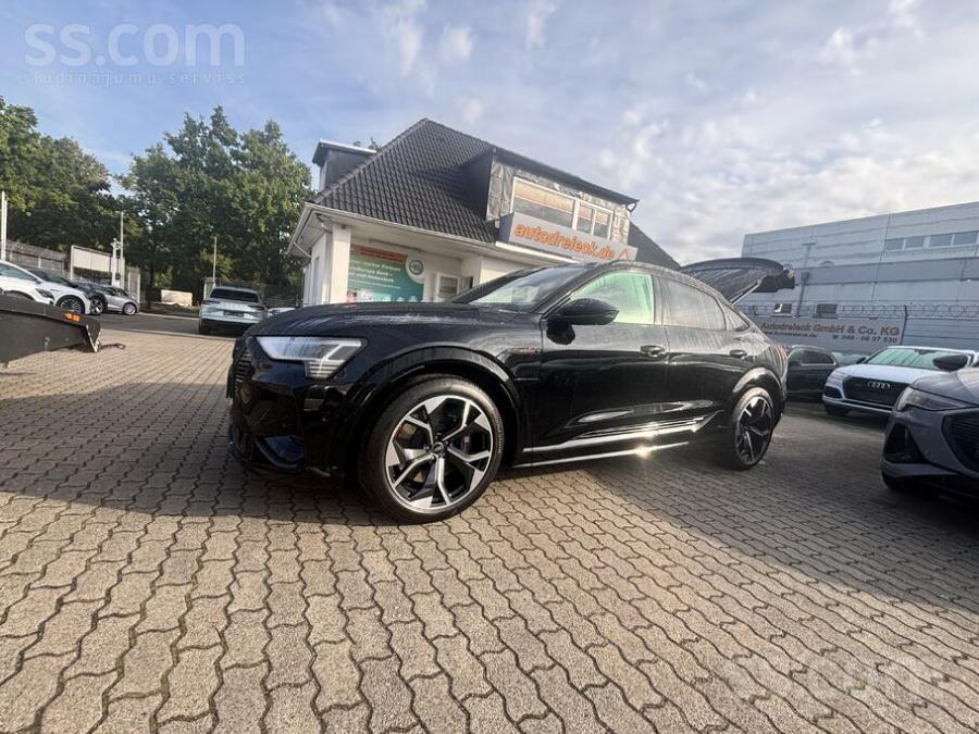 Melns Audi E-Tron 2022 Rīga, ar dzinēja tilpumu 0.00 L un nobraukumu 47 tūkst. km par 43000 €, foto 1 vietnē AUTOMOTO.COM.LV