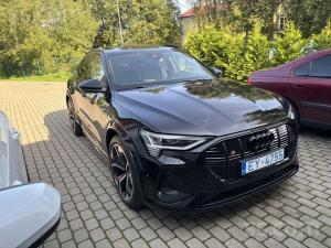 Melns Audi E-Tron 2022 Rīga, ar dzinēja tilpumu 0.00 L un nobraukumu 47 tūkst. km par 43000 €, foto 4 vietnē AUTOMOTO.COM.LV