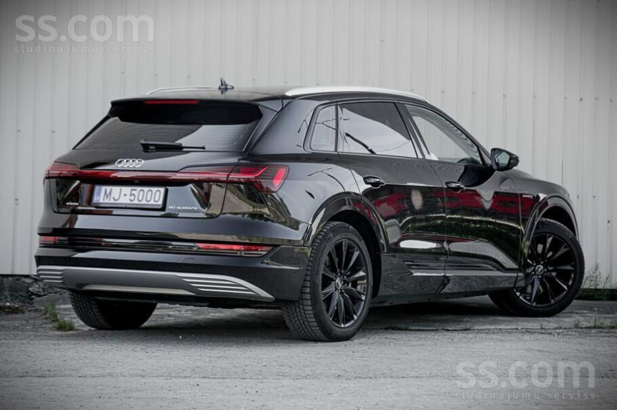 Melns Audi E-Tron 2019 Rīga, ar dzinēja tilpumu 0.00 L un nobraukumu 83 tūkst. km par 25990 €, foto 4 vietnē AUTOMOTO.COM.LV