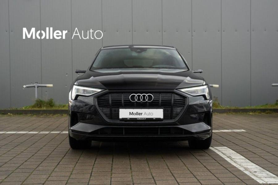 Black Audi E-Tron 2019 in Vilnius, with an engine capacity of 0.00 L and mileage of 101 thousand km for 29150 €, photo 5 on AUTOMOTO.COM.LV