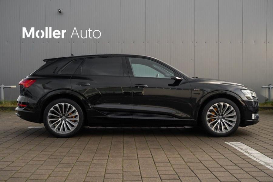 Black Audi E-Tron 2019 in Vilnius, with an engine capacity of 0.00 L and mileage of 101 thousand km for 29150 €, photo 10 on AUTOMOTO.COM.LV