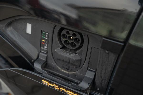 Черный Ауди E-Tron 2019 в Вильнюс, объемом двигателя 0.00 л и пробегом 101 тыс. км за 29150 €, фото 11 на AUTOMOTO.COM.LV