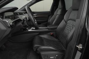 Black Audi E-Tron 2019 in Vilnius, with an engine capacity of 0.00 L and mileage of 101 thousand km for 29150 €, photo 16 on AUTOMOTO.COM.LV