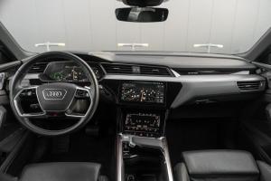 Black Audi E-Tron 2019 in Vilnius, with an engine capacity of 0.00 L and mileage of 101 thousand km for 29150 €, photo 18 on AUTOMOTO.COM.LV