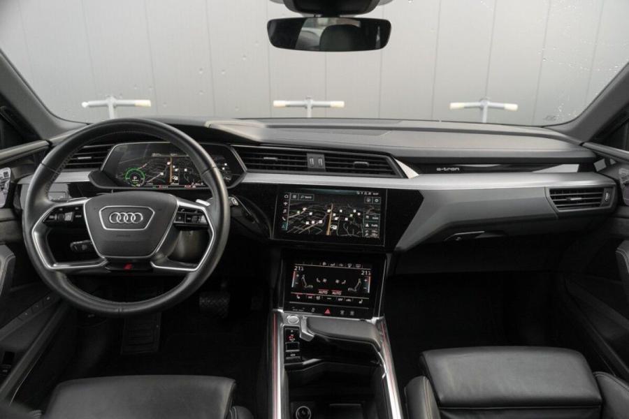 Black Audi E-Tron 2019 in Vilnius, with an engine capacity of 0.00 L and mileage of 101 thousand km for 29150 €, photo 18 on AUTOMOTO.COM.LV