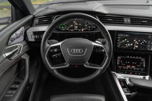 Black Audi E-Tron 2019 in Vilnius, with an engine capacity of 0.00 L and mileage of 101 thousand km for 29150 €, photo 20 on AUTOMOTO.COM.LV