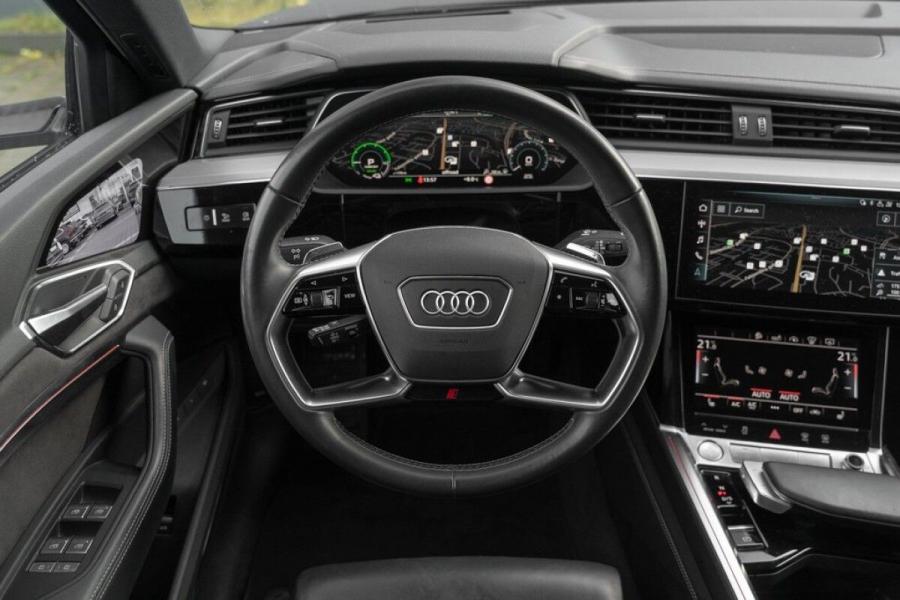 Black Audi E-Tron 2019 in Vilnius, with an engine capacity of 0.00 L and mileage of 101 thousand km for 29150 €, photo 20 on AUTOMOTO.COM.LV
