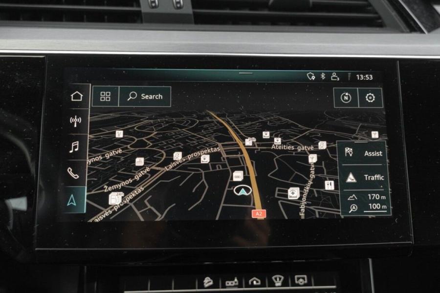 Black Audi E-Tron 2019 in Vilnius, with an engine capacity of 0.00 L and mileage of 101 thousand km for 29150 €, photo 26 on AUTOMOTO.COM.LV