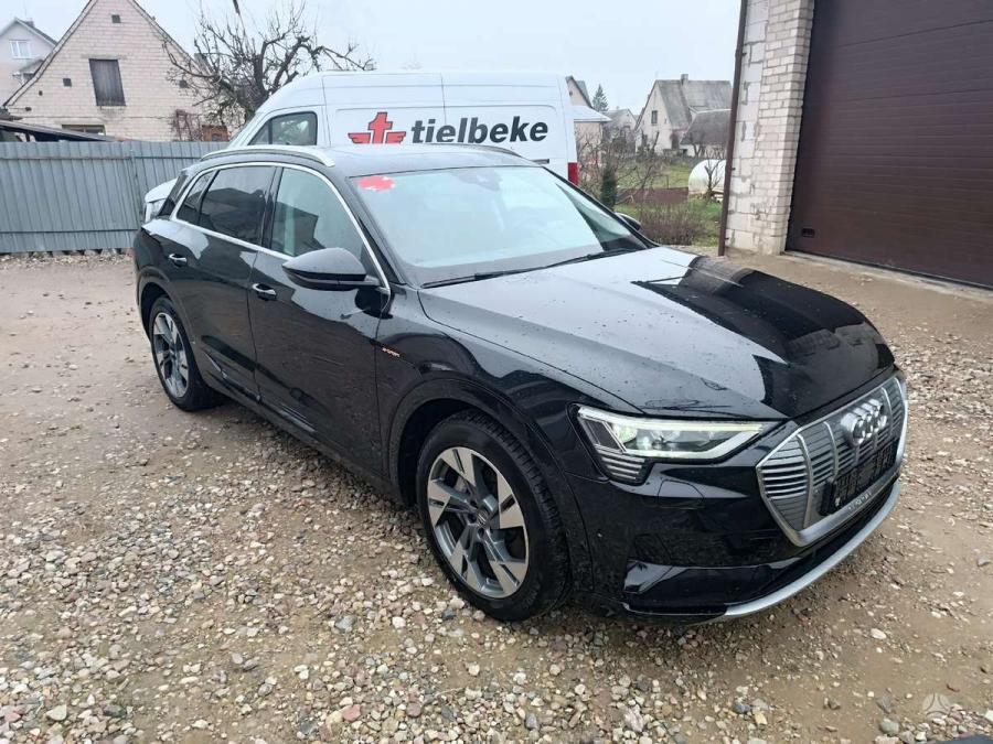 Black Audi E-Tron 2019 in Vilkaviskis, with an engine capacity of 0.00 L and mileage of 72 thousand km for 14800 €, photo 1 on AUTOMOTO.COM.LV