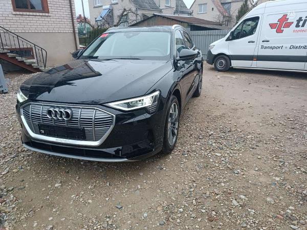Black Audi E-Tron 2019 in Vilkaviskis, with an engine capacity of 0.00 L and mileage of 72 thousand km for 14800 €, photo 2 on AUTOMOTO.COM.LV