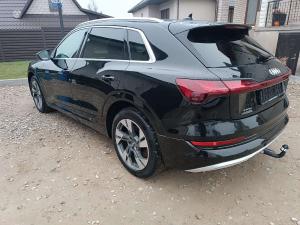 Black Audi E-Tron 2019 in Vilkaviskis, with an engine capacity of 0.00 L and mileage of 72 thousand km for 14800 €, photo 5 on AUTOMOTO.COM.LV