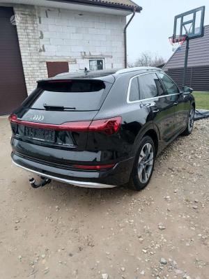 Black Audi E-Tron 2019 in Vilkaviskis, with an engine capacity of 0.00 L and mileage of 72 thousand km for 14800 €, photo 6 on AUTOMOTO.COM.LV