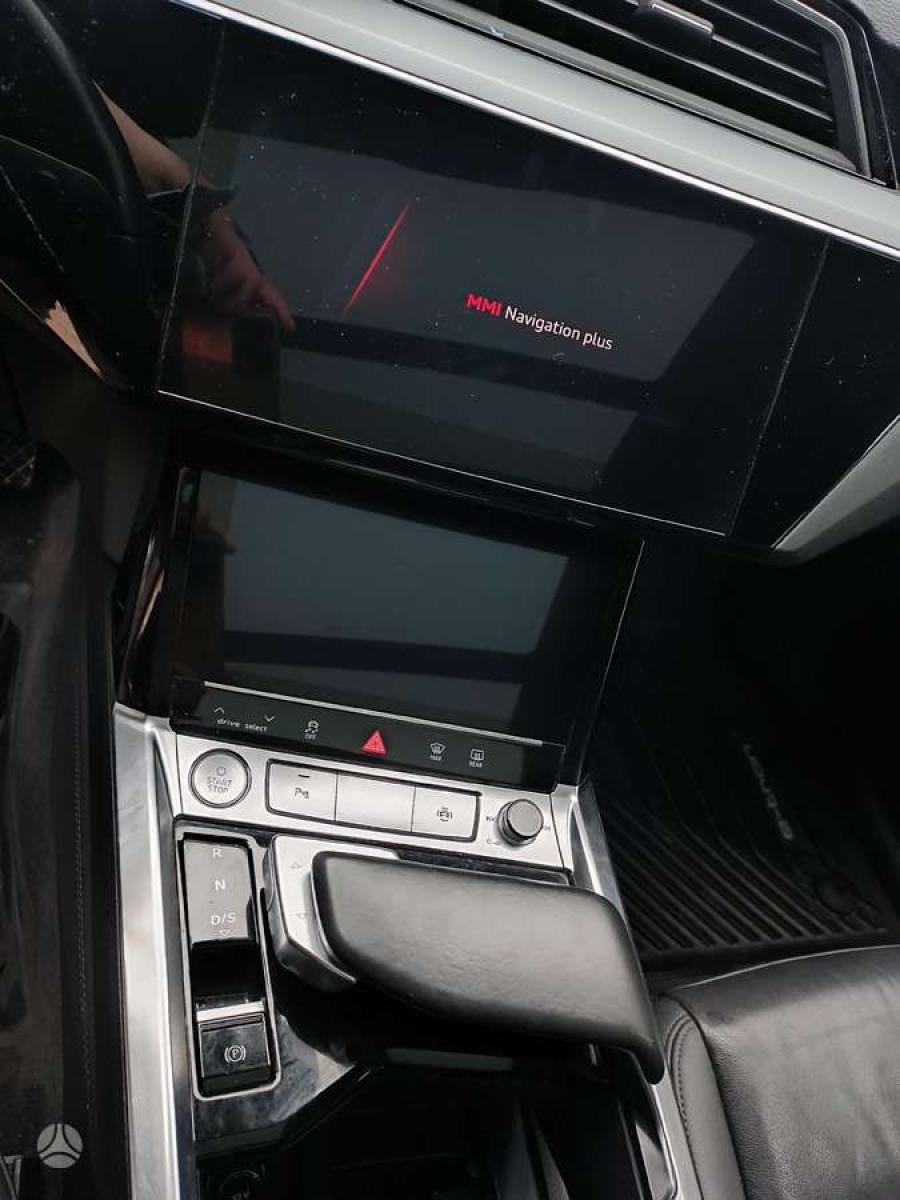Black Audi E-Tron 2019 in Vilkaviskis, with an engine capacity of 0.00 L and mileage of 72 thousand km for 14800 €, photo 11 on AUTOMOTO.COM.LV