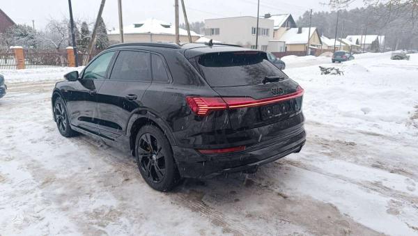 Melns Audi E-Tron 2019 Alīta, ar dzinēja tilpumu 0.00 L un nobraukumu 96 tūkst. km par 19239 €, foto 6 vietnē AUTOMOTO.COM.LV