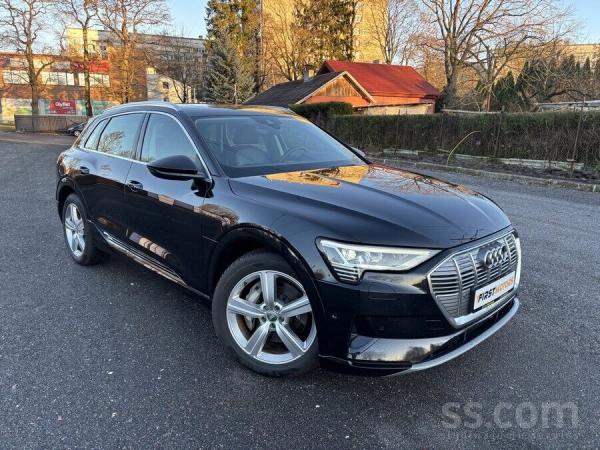 Black Audi E-Tron 2019 in Riga, with an engine capacity of 0.00 L and mileage of 167 thousand km for 21950 €, photo 3 on AUTOMOTO.COM.LV