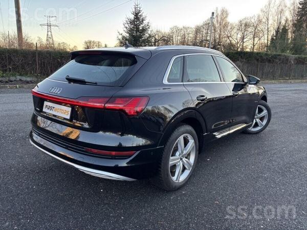 Black Audi E-Tron 2019 in Riga, with an engine capacity of 0.00 L and mileage of 167 thousand km for 21950 €, photo 4 on AUTOMOTO.COM.LV