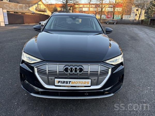 Black Audi E-Tron 2019 in Riga, with an engine capacity of 0.00 L and mileage of 167 thousand km for 21950 €, photo 5 on AUTOMOTO.COM.LV