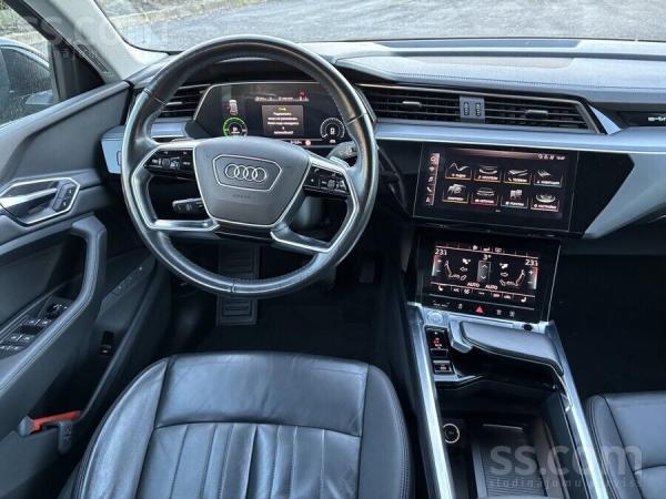 Black Audi E-Tron 2019 in Riga, with an engine capacity of 0.00 L and mileage of 167 thousand km for 21950 €, photo 7 on AUTOMOTO.COM.LV