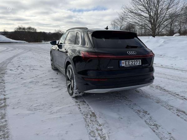 Melns Audi E-Tron 2019 Viļņa, ar dzinēja tilpumu 0.00 L un nobraukumu 135 tūkst. km par 27500 €, foto 4 vietnē AUTOMOTO.COM.LV