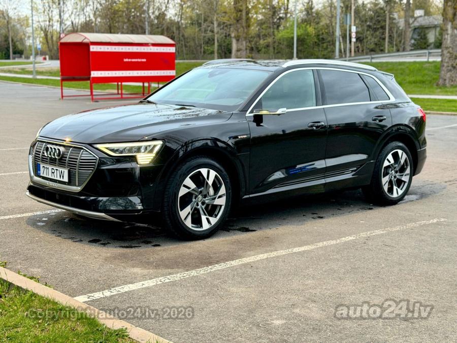Черный Ауди E-Tron 2019 в Таллин, объемом двигателя 0.00 л и пробегом 119 тыс. км за 34500 €, фото 3 на AUTOMOTO.COM.LV