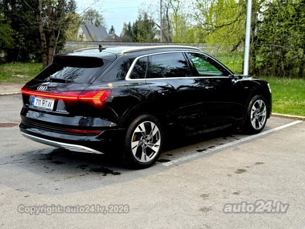 Черный Ауди E-Tron 2019 в Таллин, объемом двигателя 0.00 л и пробегом 119 тыс. км за 34500 €, фото 4 на AUTOMOTO.COM.LV