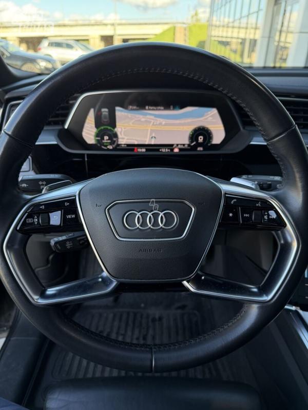 Melns Audi E-Tron 2019 Viļņa, ar dzinēja tilpumu 0.00 L un nobraukumu 138 tūkst. km par 25000 €, foto 6 vietnē AUTOMOTO.COM.LV