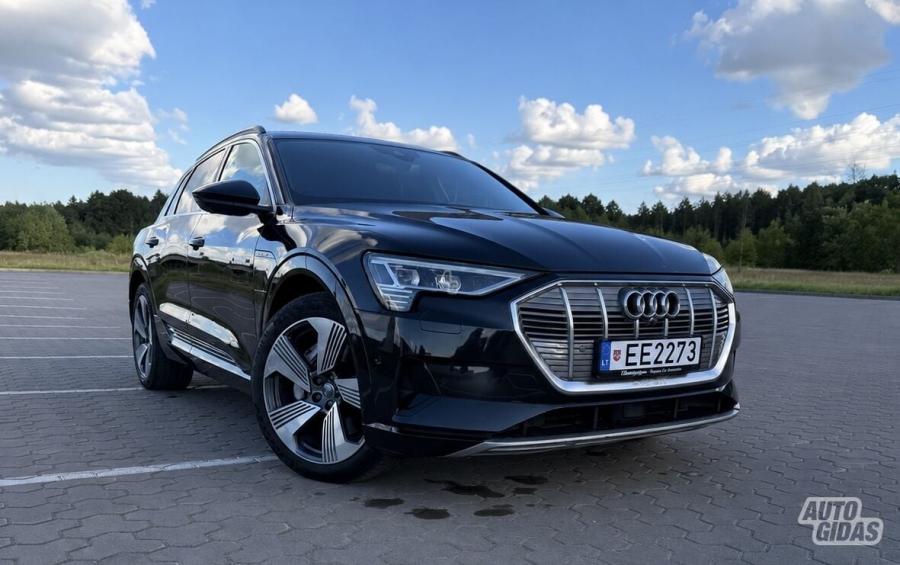 Black Audi E-Tron 2019 in Vilnius, with an engine capacity of 0.00 L and mileage of 138 thousand km for 25000 €, photo 1 on AUTOMOTO.COM.LV