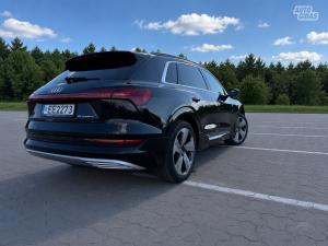 Black Audi E-Tron 2019 in Vilnius, with an engine capacity of 0.00 L and mileage of 138 thousand km for 25000 €, photo 5 on AUTOMOTO.COM.LV
