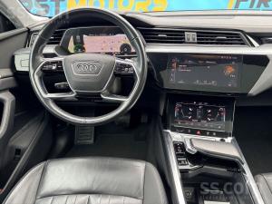 Black Audi E-Tron 2019 in Riga, with an engine capacity of 0.00 L and mileage of 167 thousand km for 19950 €, photo 8 on AUTOMOTO.COM.LV