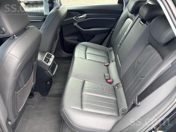 Black Audi E-Tron 2019 in Riga, with an engine capacity of 0.00 L and mileage of 167 thousand km for 19950 €, photo 9 on AUTOMOTO.COM.LV