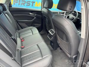 Black Audi E-Tron 2019 in Riga, with an engine capacity of 0.00 L and mileage of 167 thousand km for 19950 €, photo 13 on AUTOMOTO.COM.LV