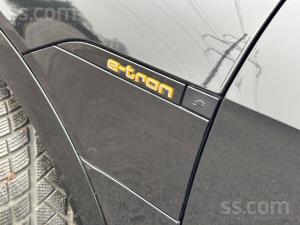 Black Audi E-Tron 2019 in Riga, with an engine capacity of 0.00 L and mileage of 167 thousand km for 19950 €, photo 23 on AUTOMOTO.COM.LV