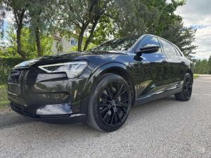 Melns Audi E-Tron 2019 Alīta, ar dzinēja tilpumu 0.00 L un nobraukumu 244 tūkst. km par 21700 €, foto 6 vietnē AUTOMOTO.COM.LV