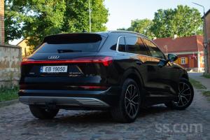 Черный Ауди E-Tron 2019 в Елгава, объемом двигателя 0.00 л и пробегом 176 тыс. км за 19600 €, фото 7 на AUTOMOTO.COM.LV