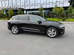 Black Audi E-Tron 2019 in Salcininkai, with an engine capacity of 0.00 L and mileage of 170 thousand km for 22800 €, photo 7 on AUTOMOTO.COM.LV