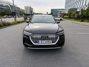Black Audi E-Tron 2019 in Salcininkai, with an engine capacity of 0.00 L and mileage of 170 thousand km for 22800 €, photo 12 on AUTOMOTO.COM.LV