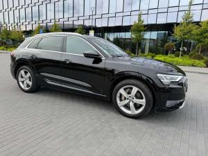 Black Audi E-Tron 2019 in Salcininkai, with an engine capacity of 0.00 L and mileage of 170 thousand km for 22800 €, photo 13 on AUTOMOTO.COM.LV
