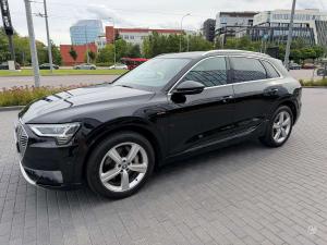 Black Audi E-Tron 2019 in Salcininkai, with an engine capacity of 0.00 L and mileage of 170 thousand km for 22800 €, photo 15 on AUTOMOTO.COM.LV