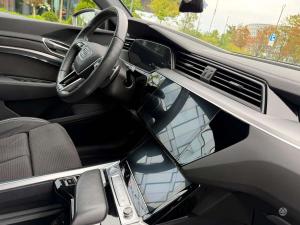 Black Audi E-Tron 2019 in Salcininkai, with an engine capacity of 0.00 L and mileage of 170 thousand km for 22800 €, photo 19 on AUTOMOTO.COM.LV