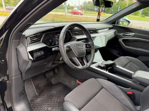Black Audi E-Tron 2019 in Salcininkai, with an engine capacity of 0.00 L and mileage of 170 thousand km for 22800 €, photo 20 on AUTOMOTO.COM.LV
