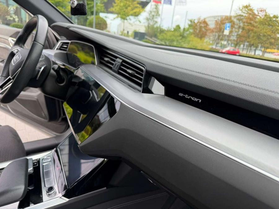 Black Audi E-Tron 2019 in Salcininkai, with an engine capacity of 0.00 L and mileage of 170 thousand km for 22800 €, photo 25 on AUTOMOTO.COM.LV