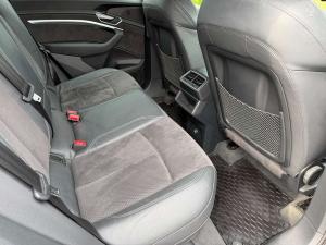 Black Audi E-Tron 2019 in Salcininkai, with an engine capacity of 0.00 L and mileage of 170 thousand km for 22800 €, photo 26 on AUTOMOTO.COM.LV