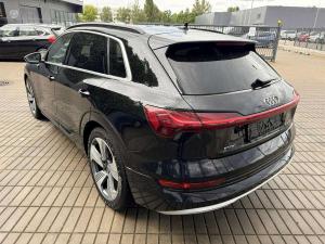 Black Audi E-Tron 2019 in Kaunas, with an engine capacity of 0.00 L and mileage of 185 thousand km for 21500 €, photo 6 on AUTOMOTO.COM.LV